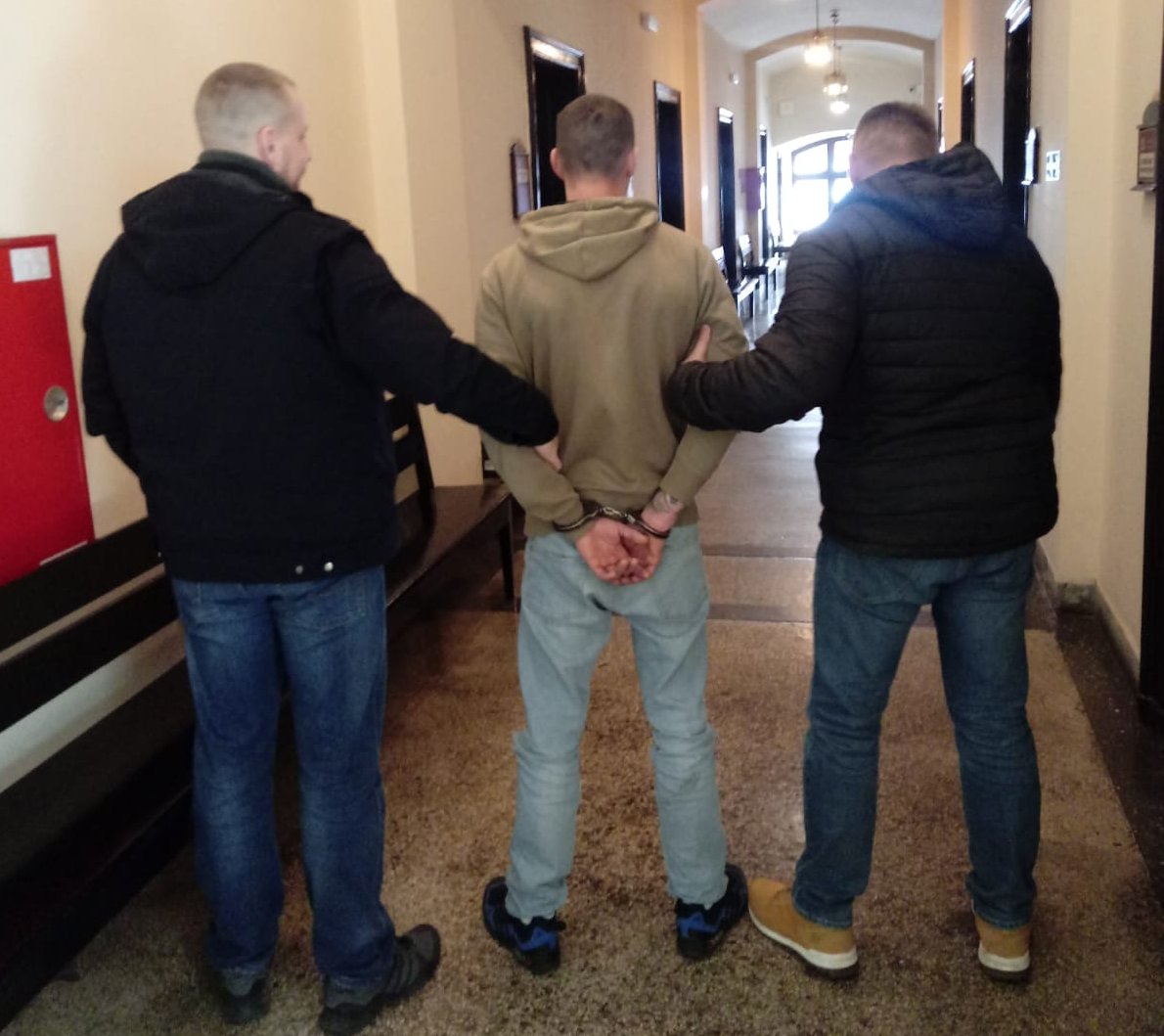 Sprawcy rozboju trafili do aresztu na trzy miesiące - Wiadomości - Policja Kujawsko-Pomorska